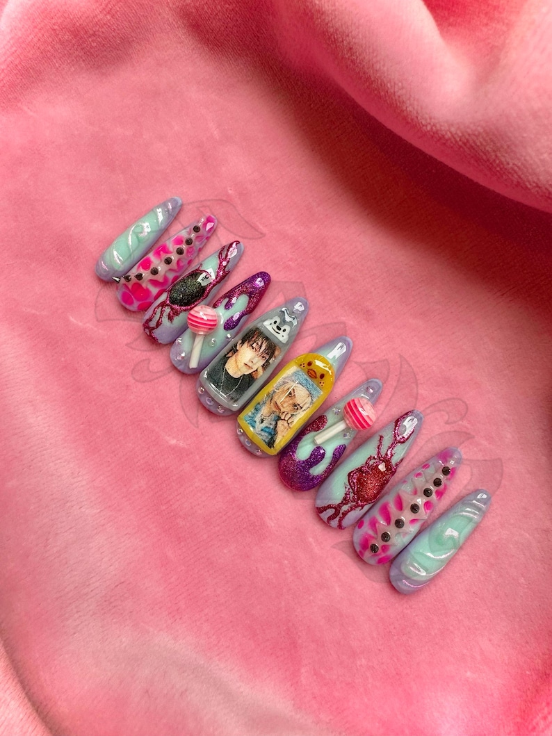 Custom SKZ / SKZOO Press on Nails - Etsy