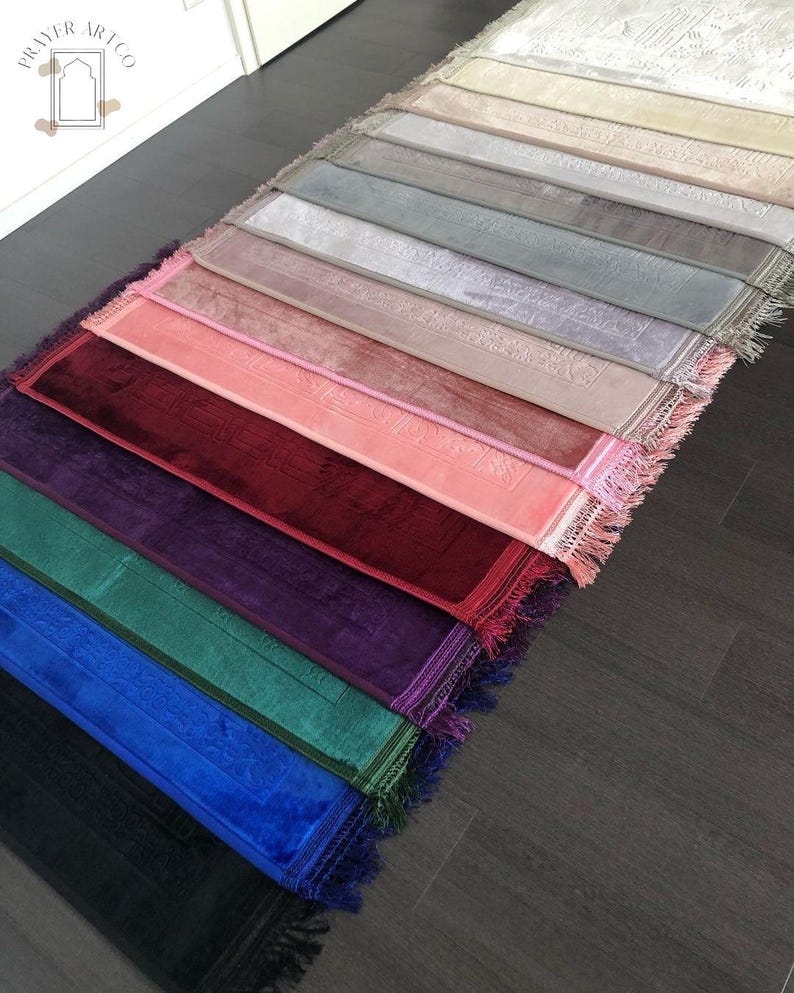 Custom Plush Velvet Prayer Rug Set With Quran Pearl Tasbeeh Set ...