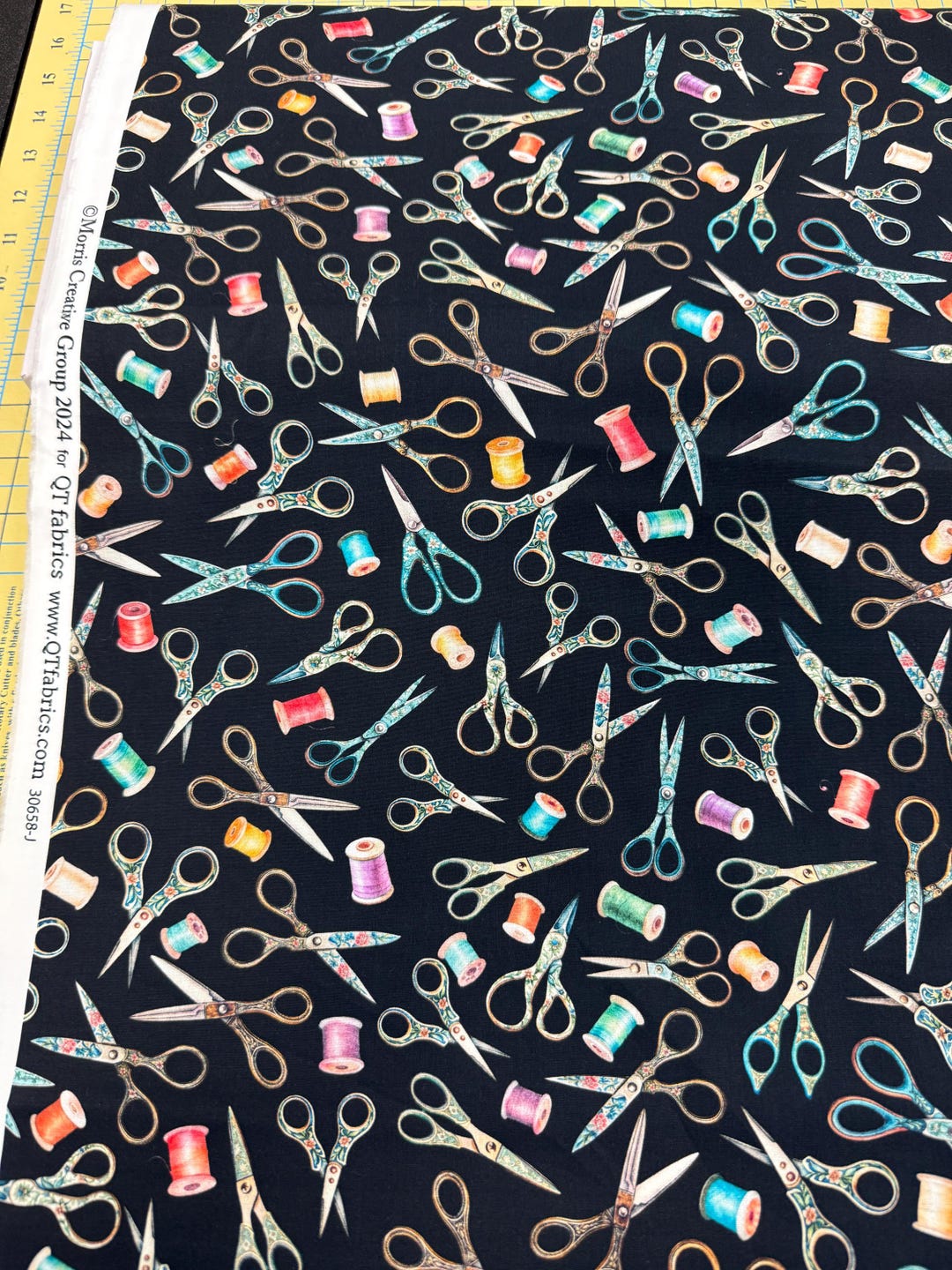 Fabric QT Fabrics. 30658 -J in Stitches Vintage Sewing Notions Toss on ...