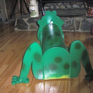 Frog Mailbox With Fly Flapping His Wings on Tongue Mail Box - Etsy