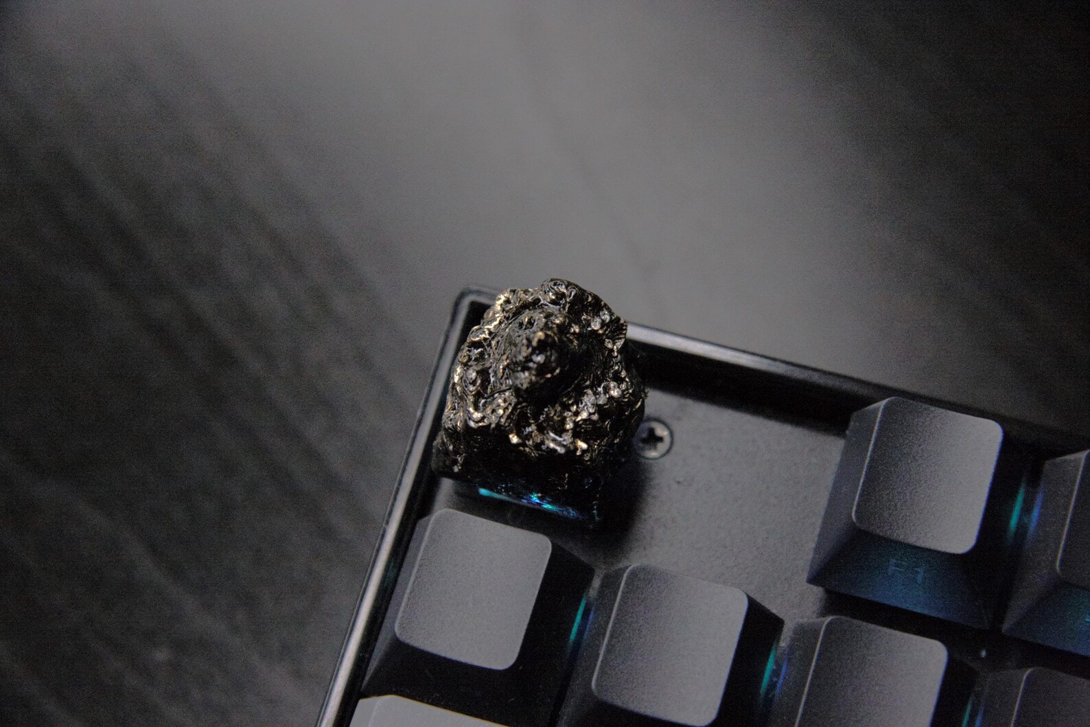 Obsidian Gold Artisan Lion Keycap Cherry MX - Etsy