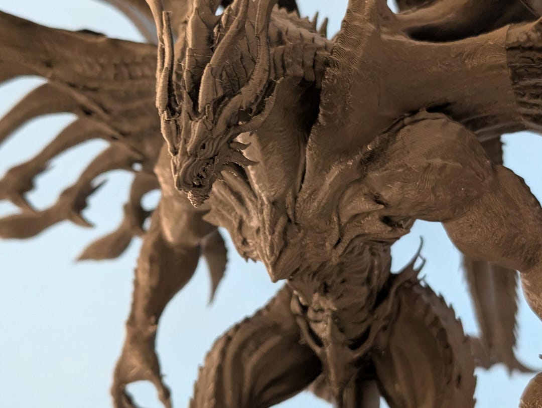 Bahamut Arisen With 25-inch Wingspan and Cloud With Swappable Weapons ...