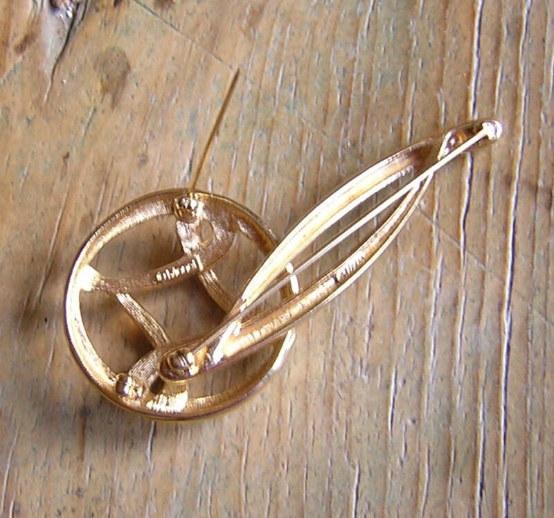 Vintage Signed Pair of Monet Scatter Brooches - Etsy