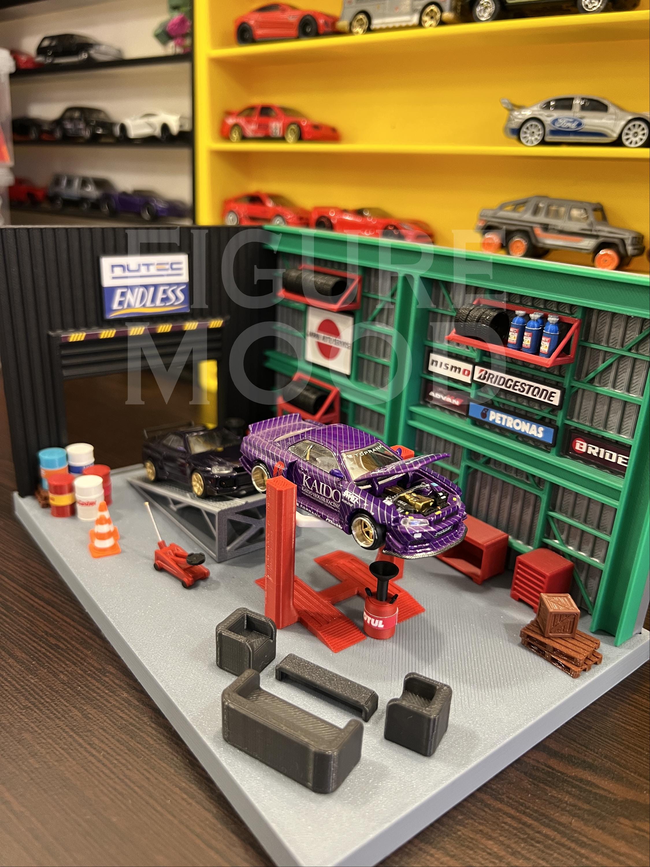 1/64 Scale Repair Shop Diorama: Miniature Garage Scene - Etsy