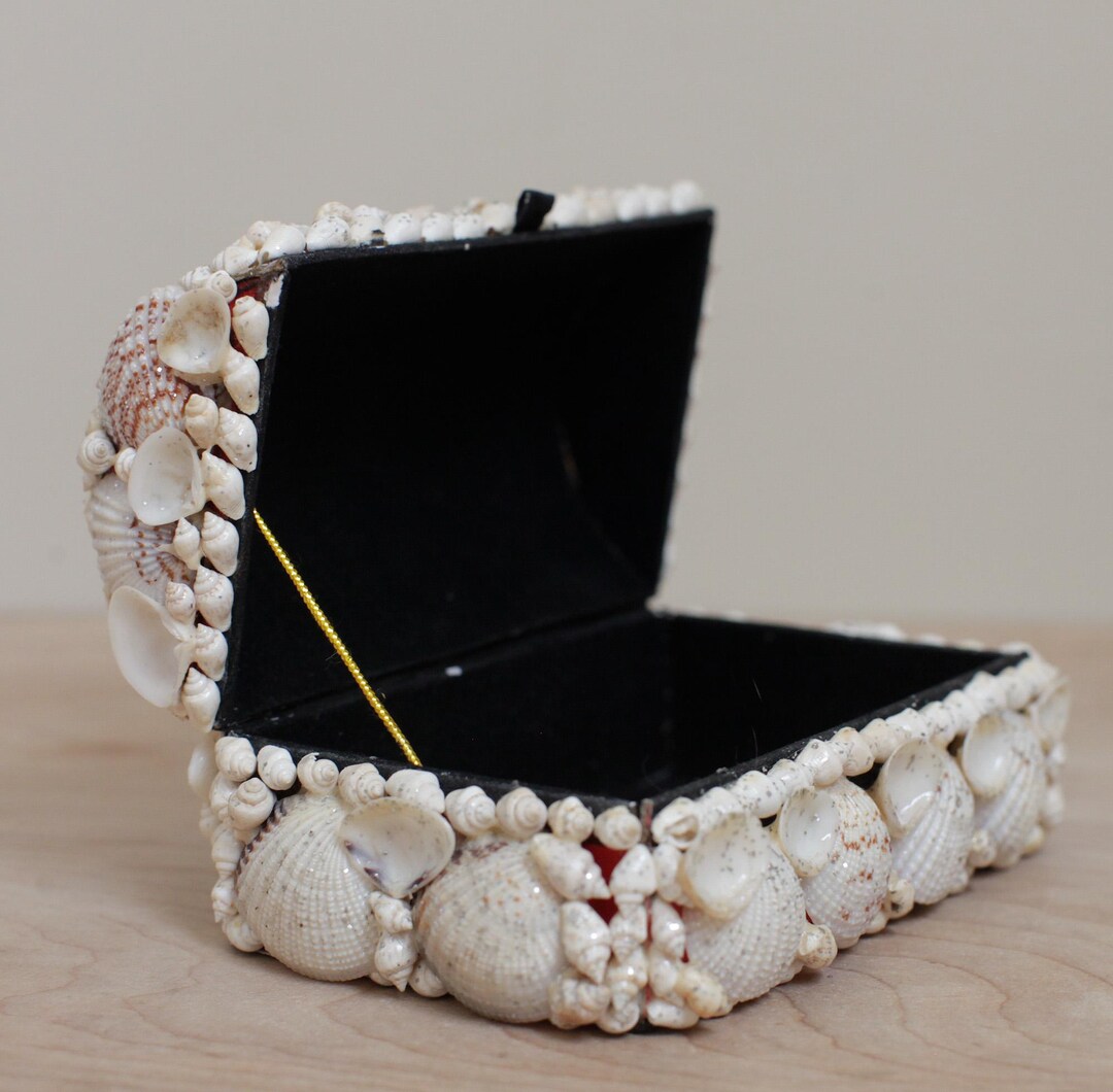 Shell Covered Trinket Box/ Pretty Vintage Jewelry of Keepsake Box ...