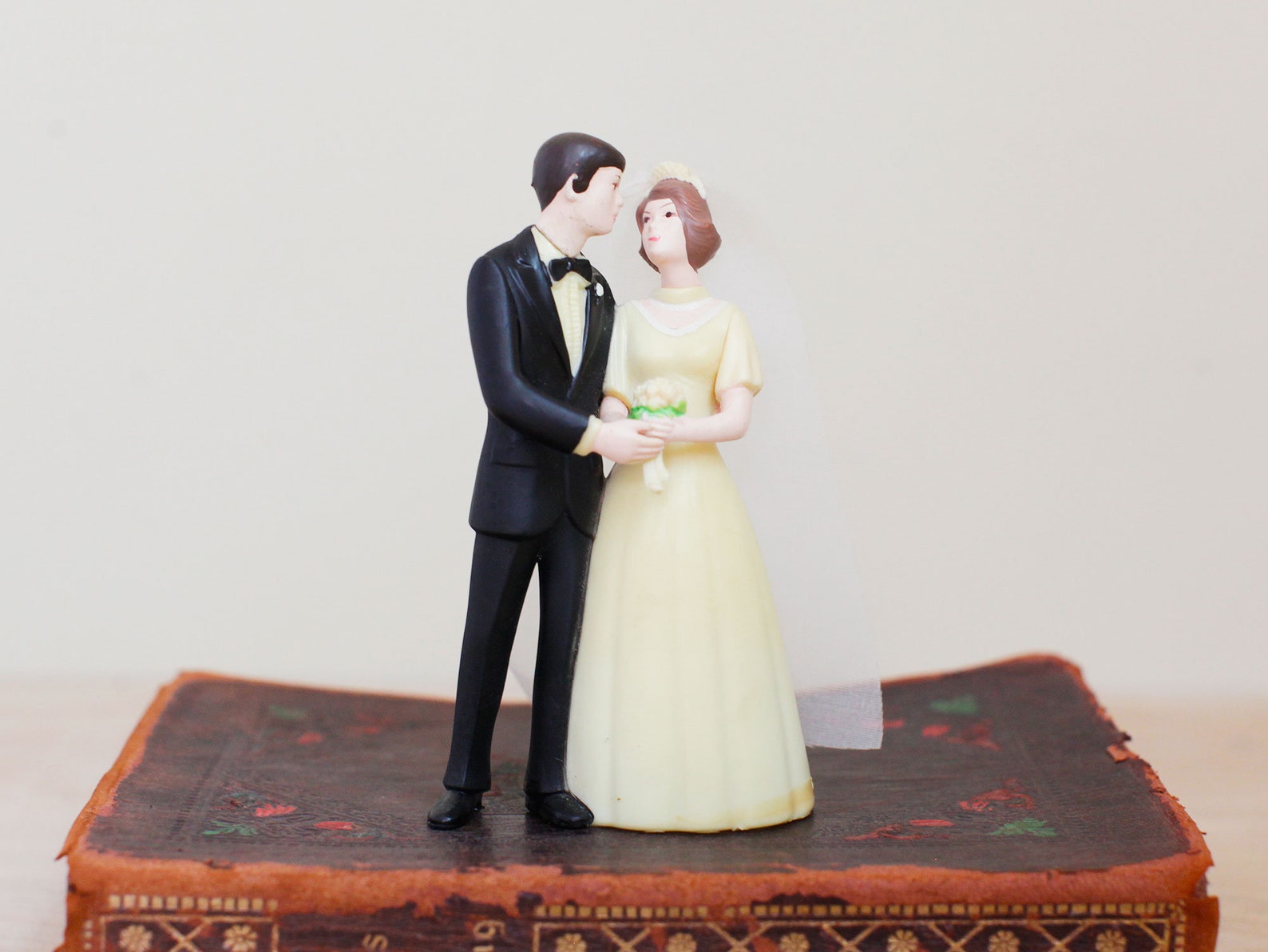 Vintage Wedding Cake Topper/ Vintage Brunette Man & Woman in | Etsy