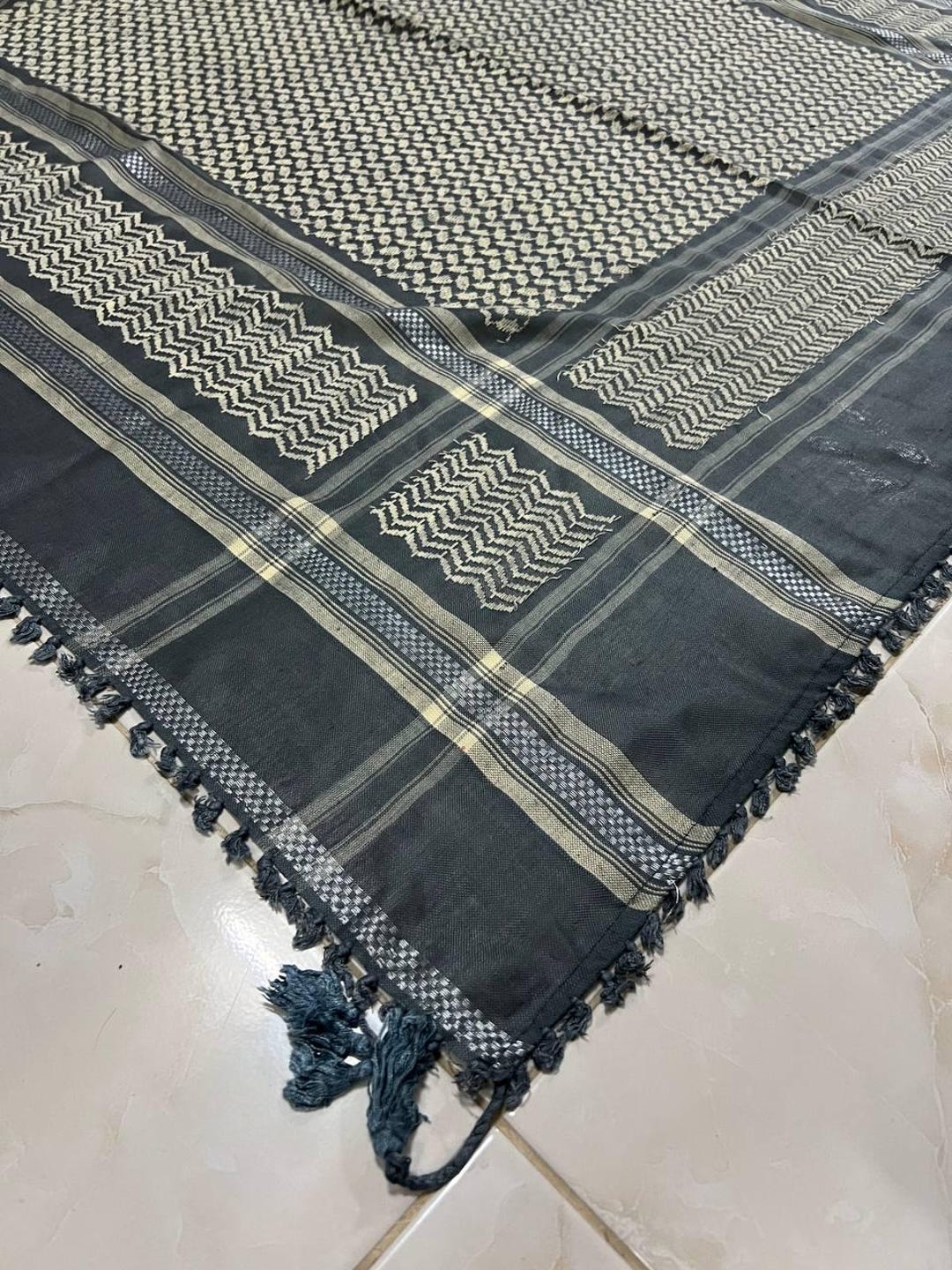 Stylish Muslim Shemagh Scarf Prayer Cloth Unique Traditional Relaxation ...