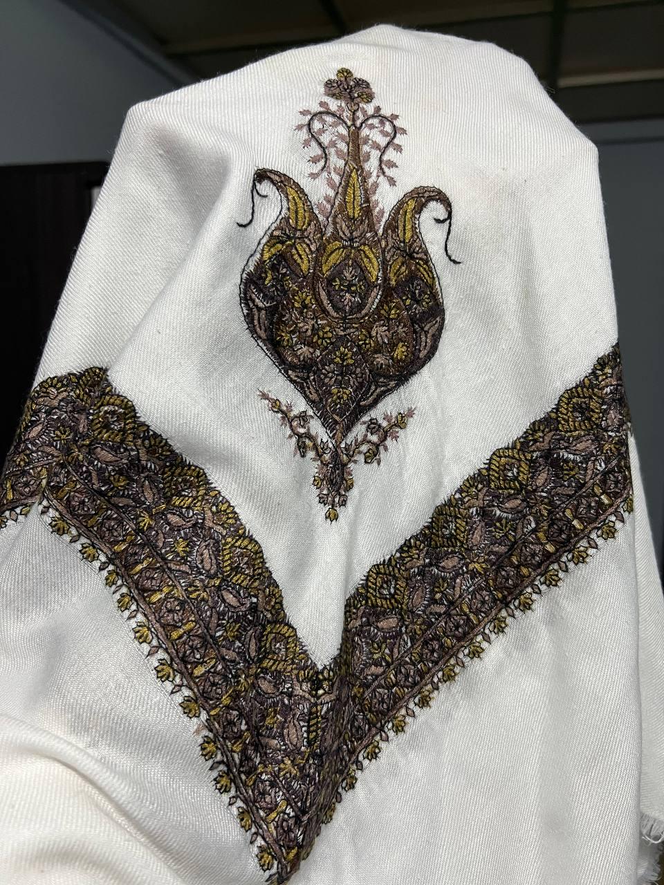 Omo White Shemagh Hajj Umrah Sharp Pattern, Elegant, and Clean-looking ...