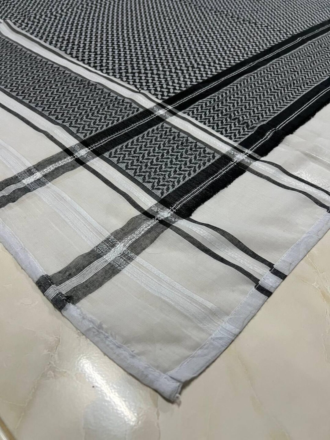 Black and White Elegant Muslim Shemagh for Men Premium Prayer Wrap ...