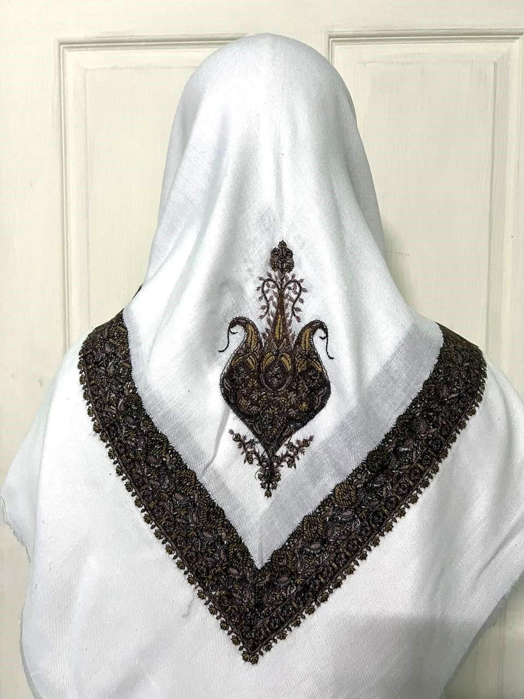Omo White Shemagh Hajj Umrah Sharp Pattern, Elegant, and Clean-looking ...
