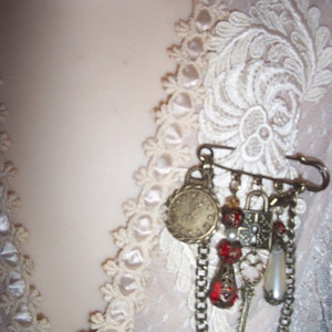BEAUTIFUL PIN BROOCH. - Etsy