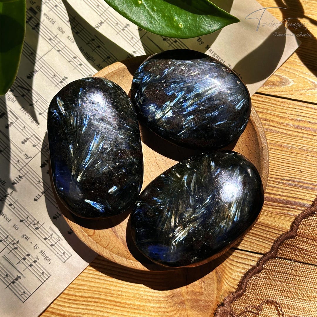 Large Arfvedsonite Oval Shape Carved Stone / High Blue Firework Flash ...