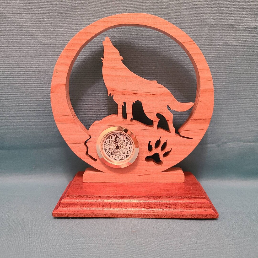 Howling Wolf Scene Wolf Clock Wildlife Item Hand Crafted - Etsy