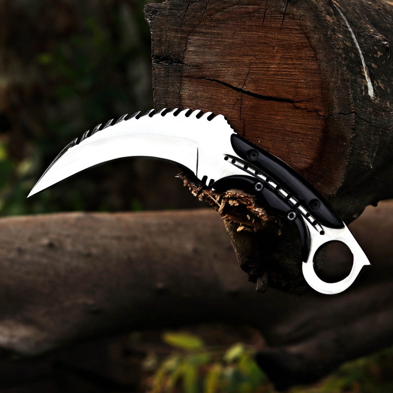 Unique Damascus Steel Karambit Knife Crafted for Martial Arts Passion ...