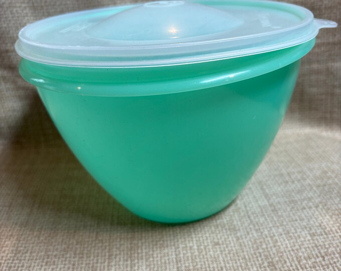 Vintage 70's Tupperware Jadeite Green Lettuce Crisp It With Domed Lid ...