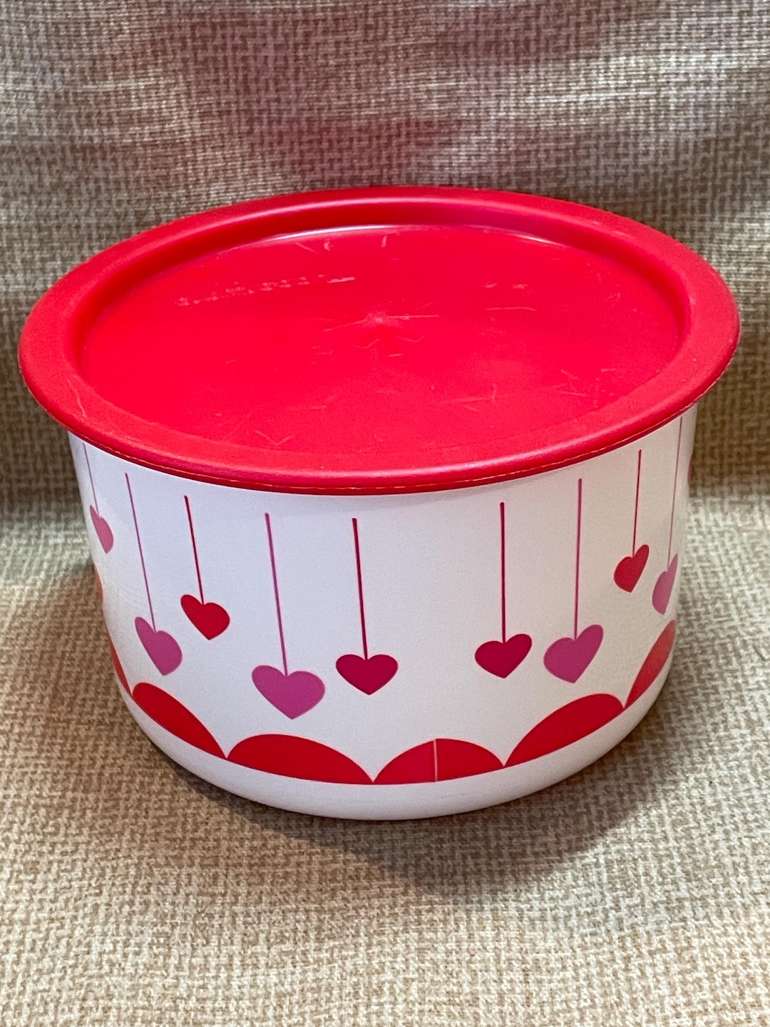 Vintage Valentine Tupperware Round Container/heart Tupperware Container ...