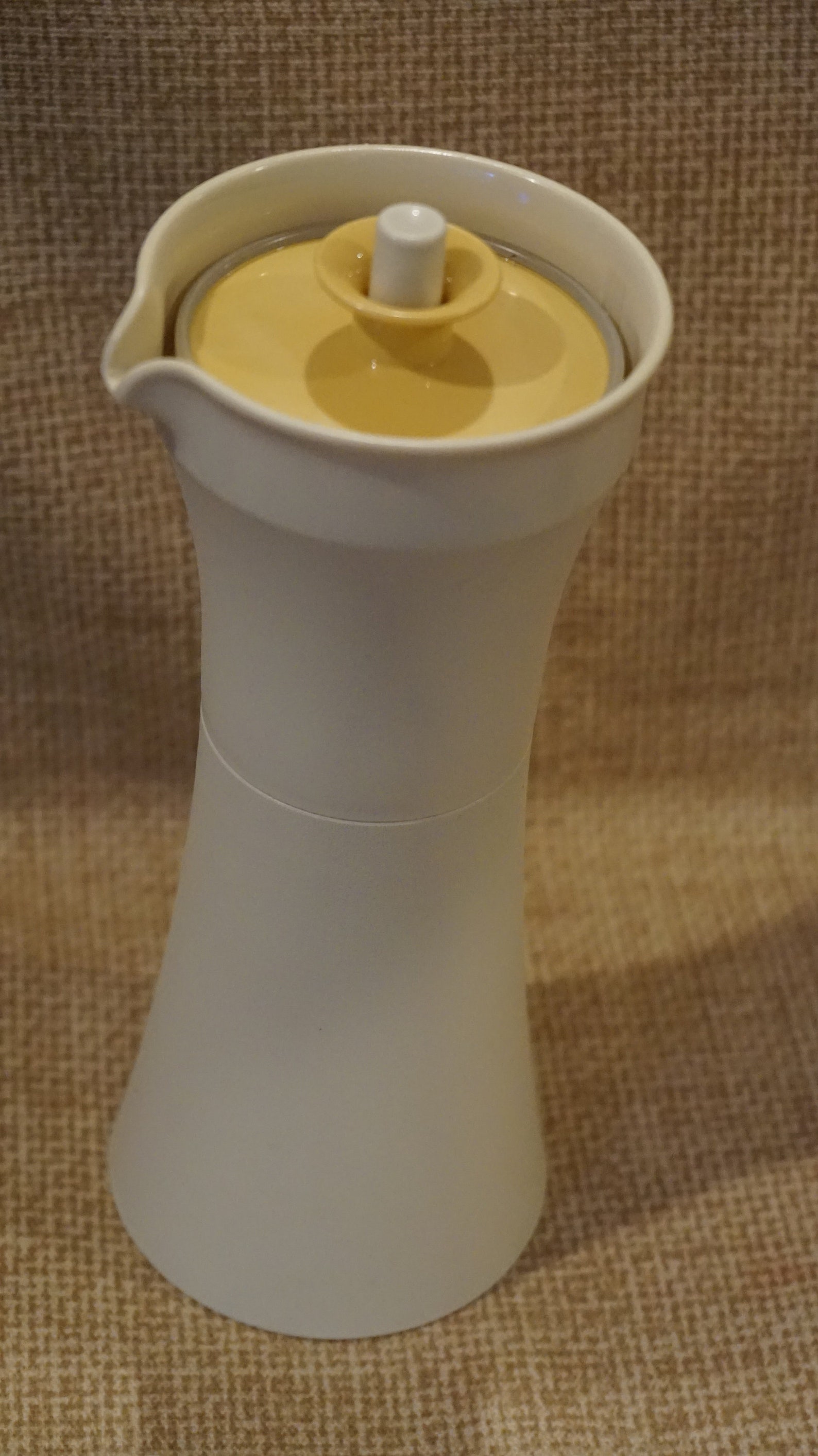 Vintage Tupperware Oil Vinegar Syrup Honey Cruest/tupperware Pouring ...