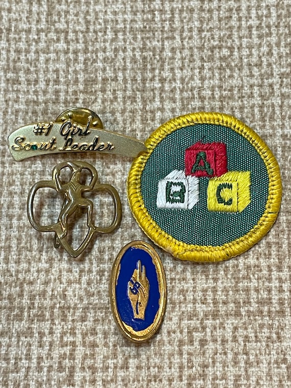 vintage intermediate girl scout - Gem