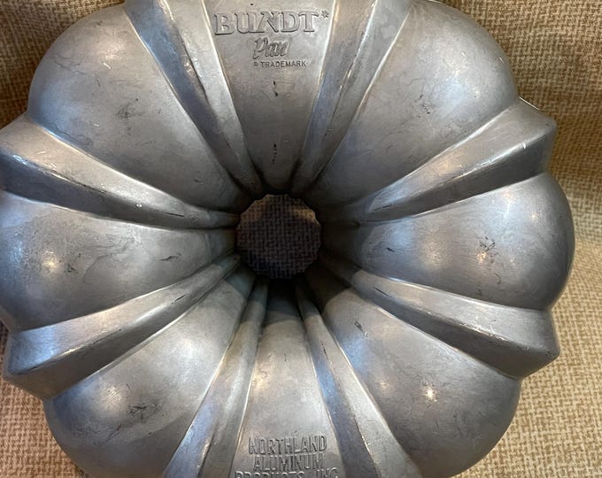 Vintage Cast Aluminum Fluted Bundt Cake Pan/70's Bundt Cake Pan/baking ...