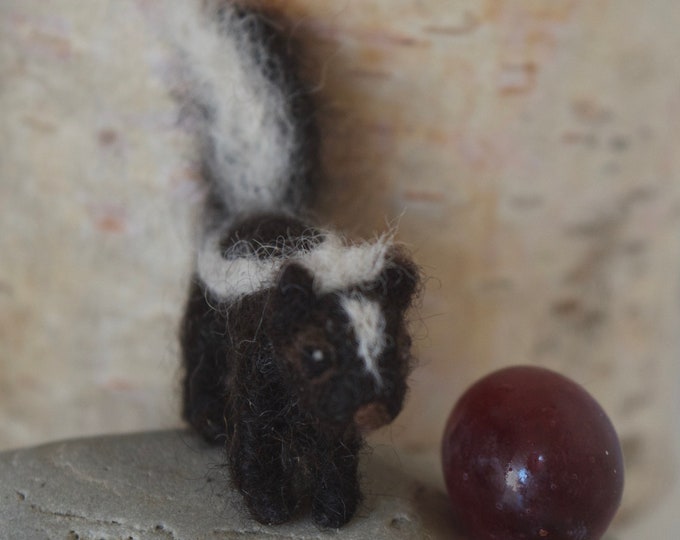 Felted Tiny Skunk Poseable Baby Skunk Miniature Needle Felt - Etsy