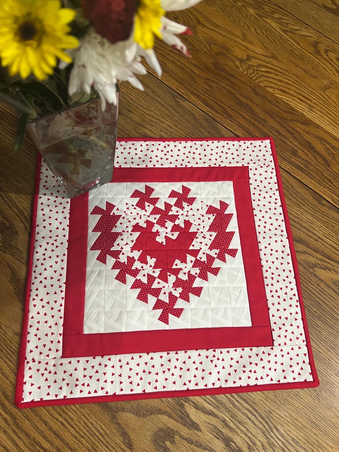 Red and White Heart Twister Wall Hanging/topper - Etsy