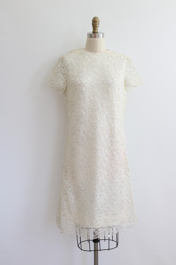 1960s White Lace Silver Lame Sheath Shift Short Sleev… - Gem