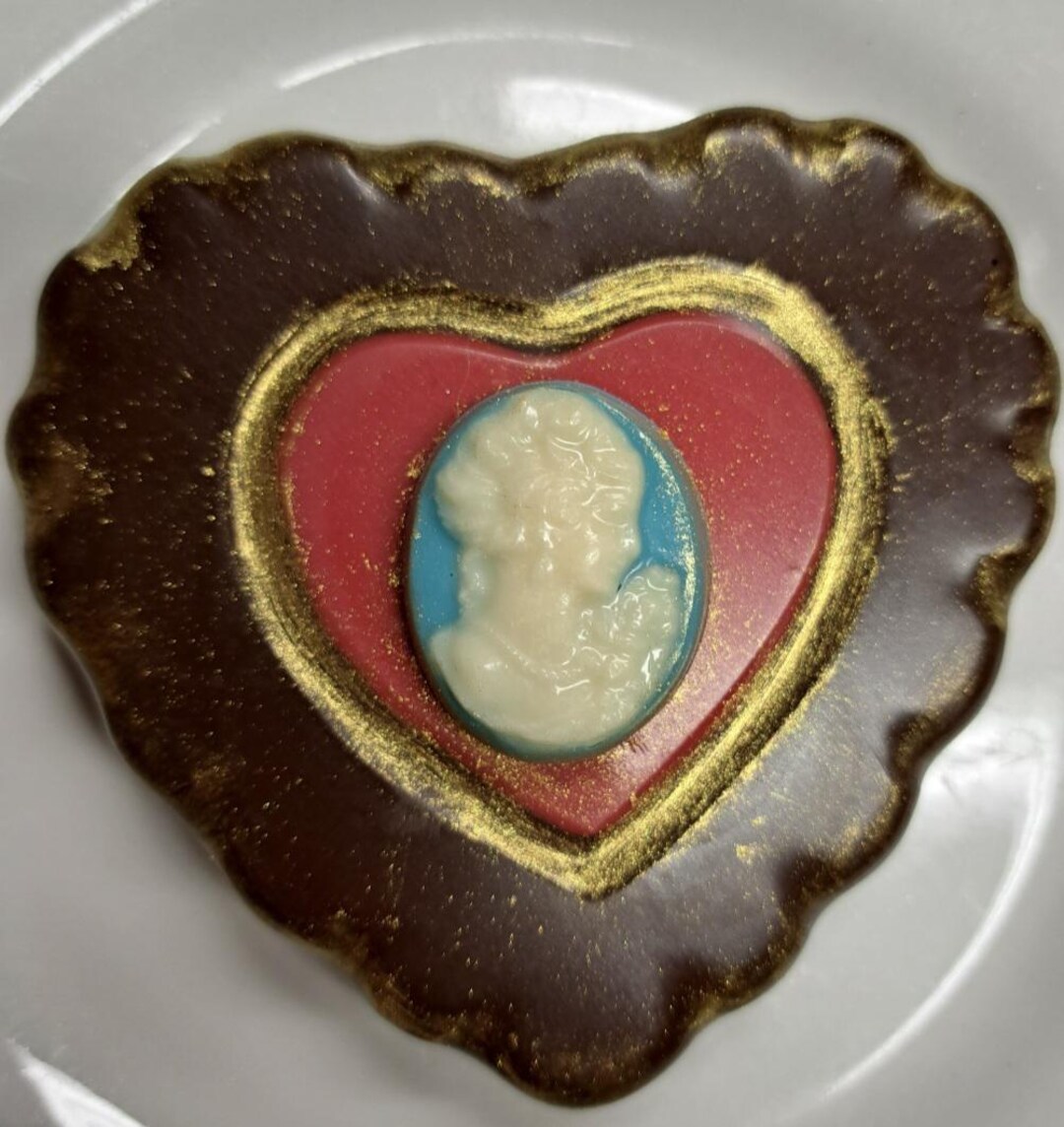 Hand-painted Chocolate Cameo Heart, Edible Valentine's Gift - Etsy