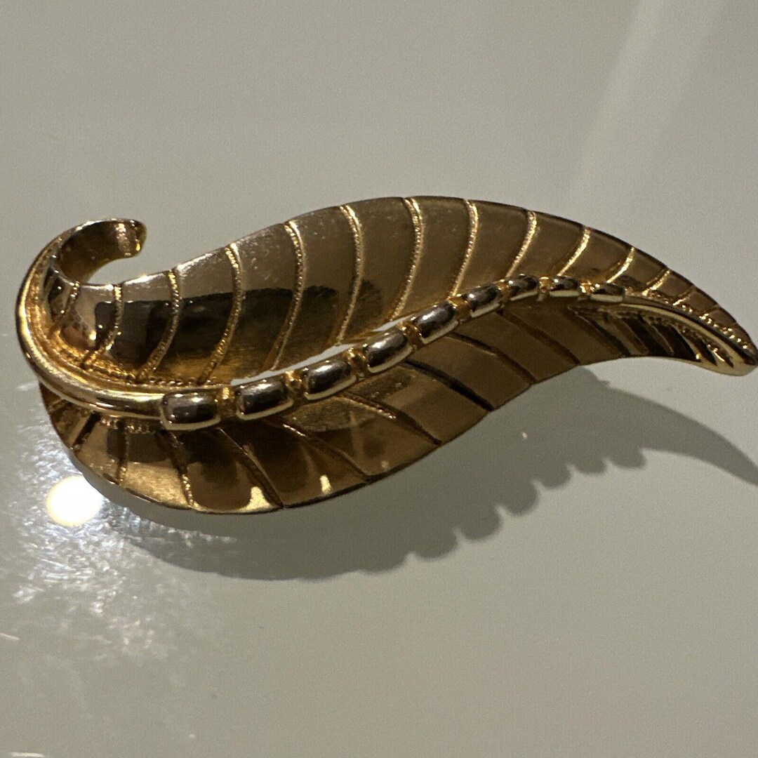 Vintage SAC Sarah Coventry Textured Leaf Shape Gold Tone Signed Pin ...