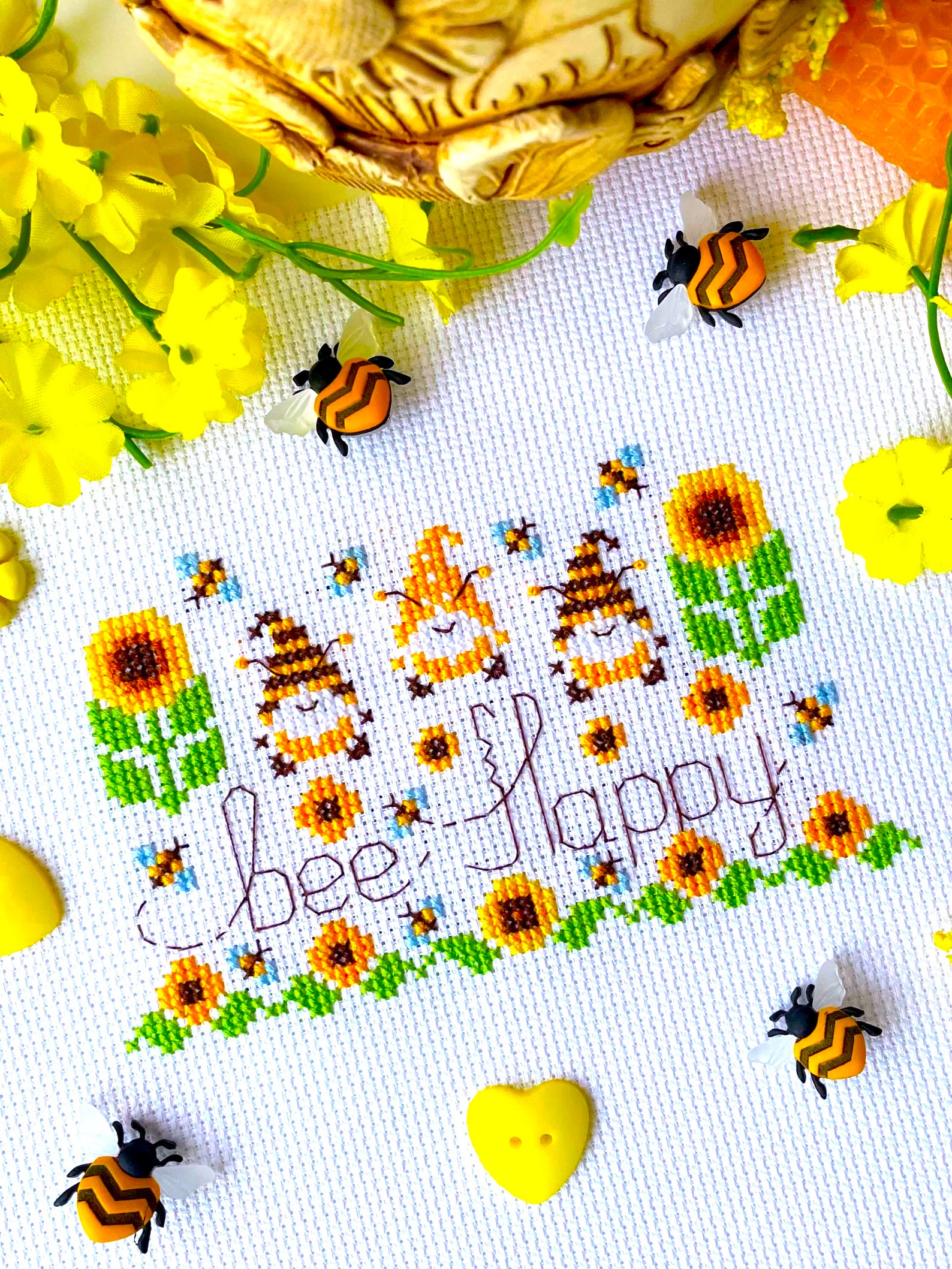BEE HAPPY Cross Stitch Pattern PDF by Crossstitchingforfun ...