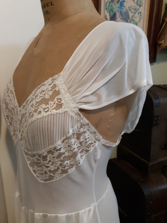 Vintage Nylon Nightgown And Robe Gem