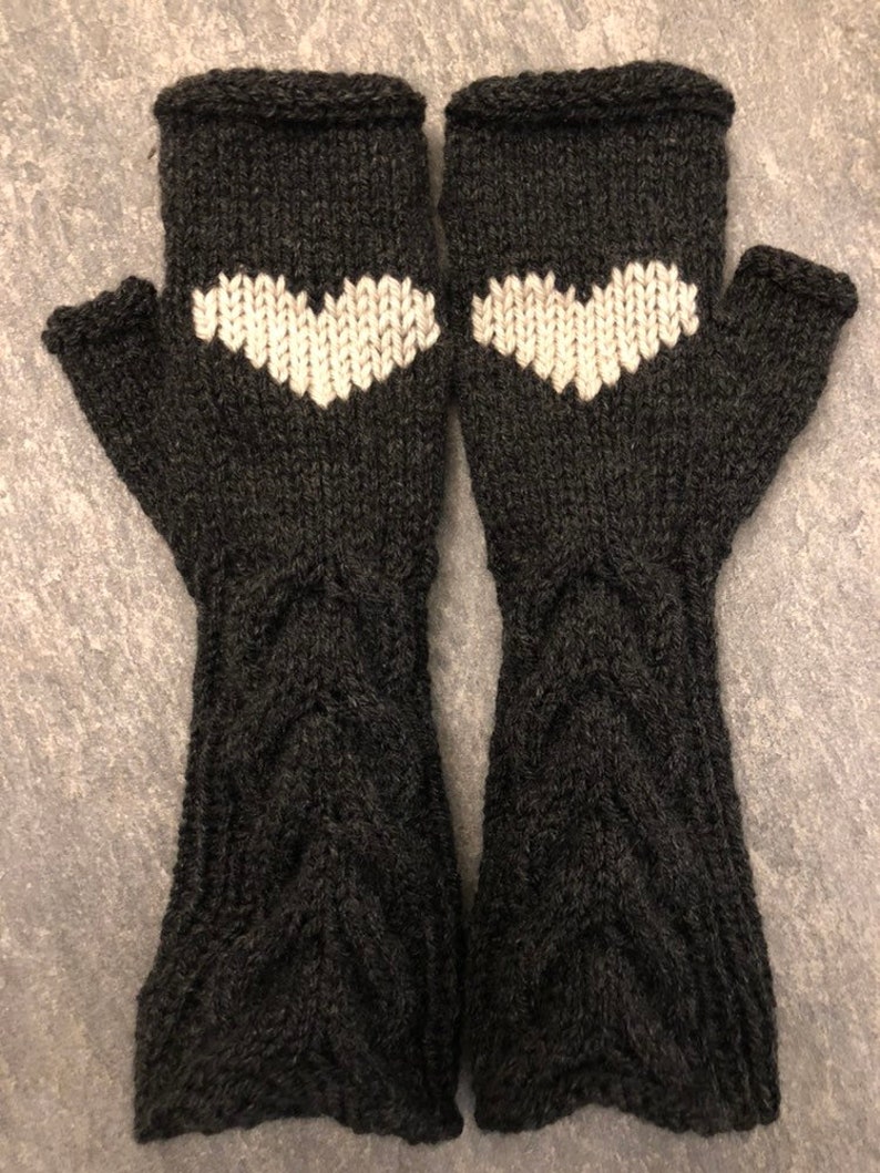 FINGERLESS Bella's Mittens LOVE | Etsy