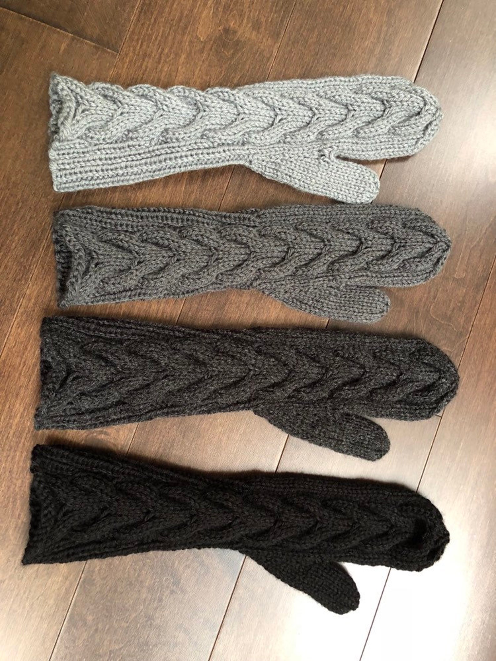 BESTSELLER Twilight Bella's Mittens Custom Knit 28 | Etsy