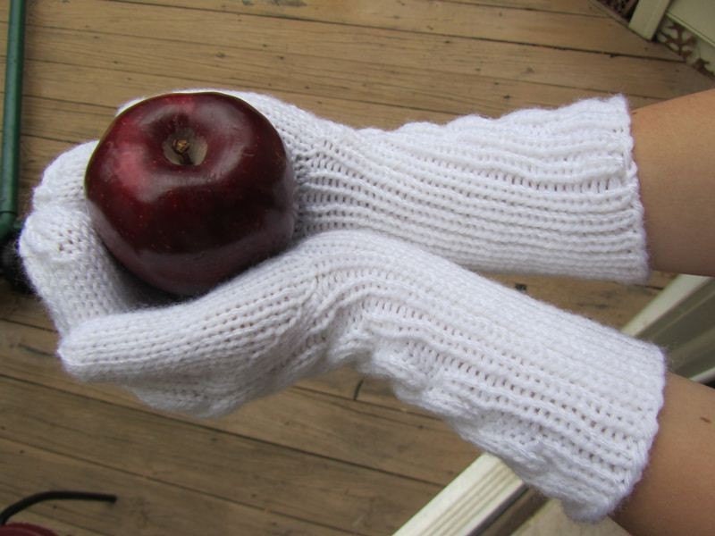 BESTSELLER Twilight Bella's Mittens Custom Knit 28 | Etsy