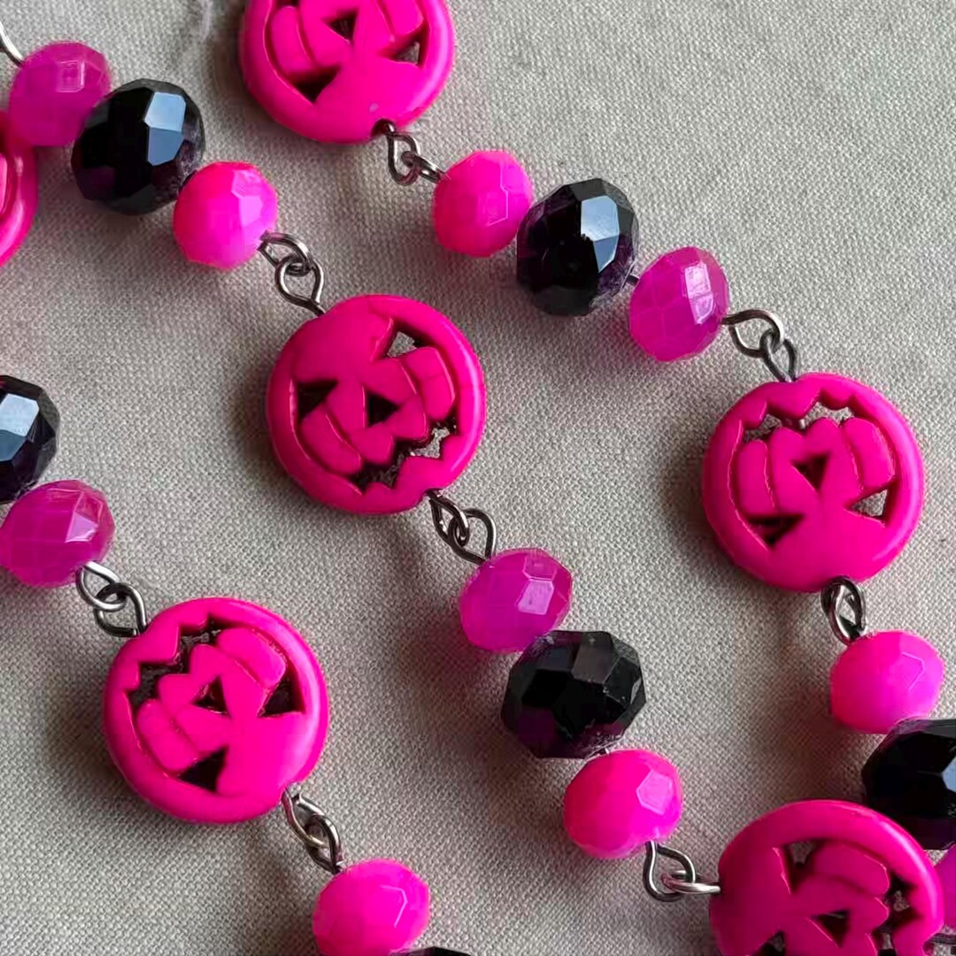 Katrina, Pink Pumpkin Chain, Halloween Jack O' Lantern Chain, Made in ...
