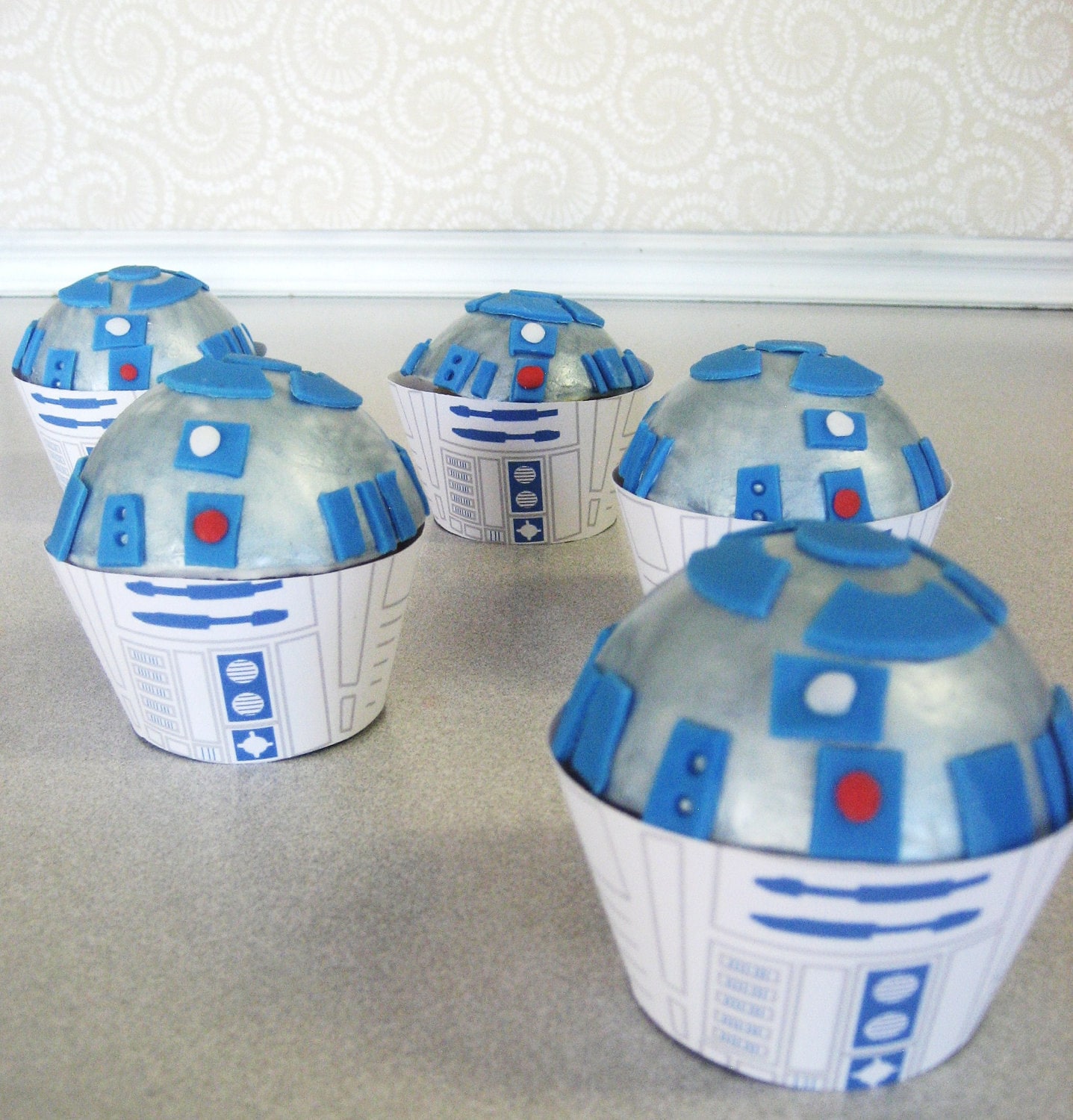 R2d2 Cupcake Cake