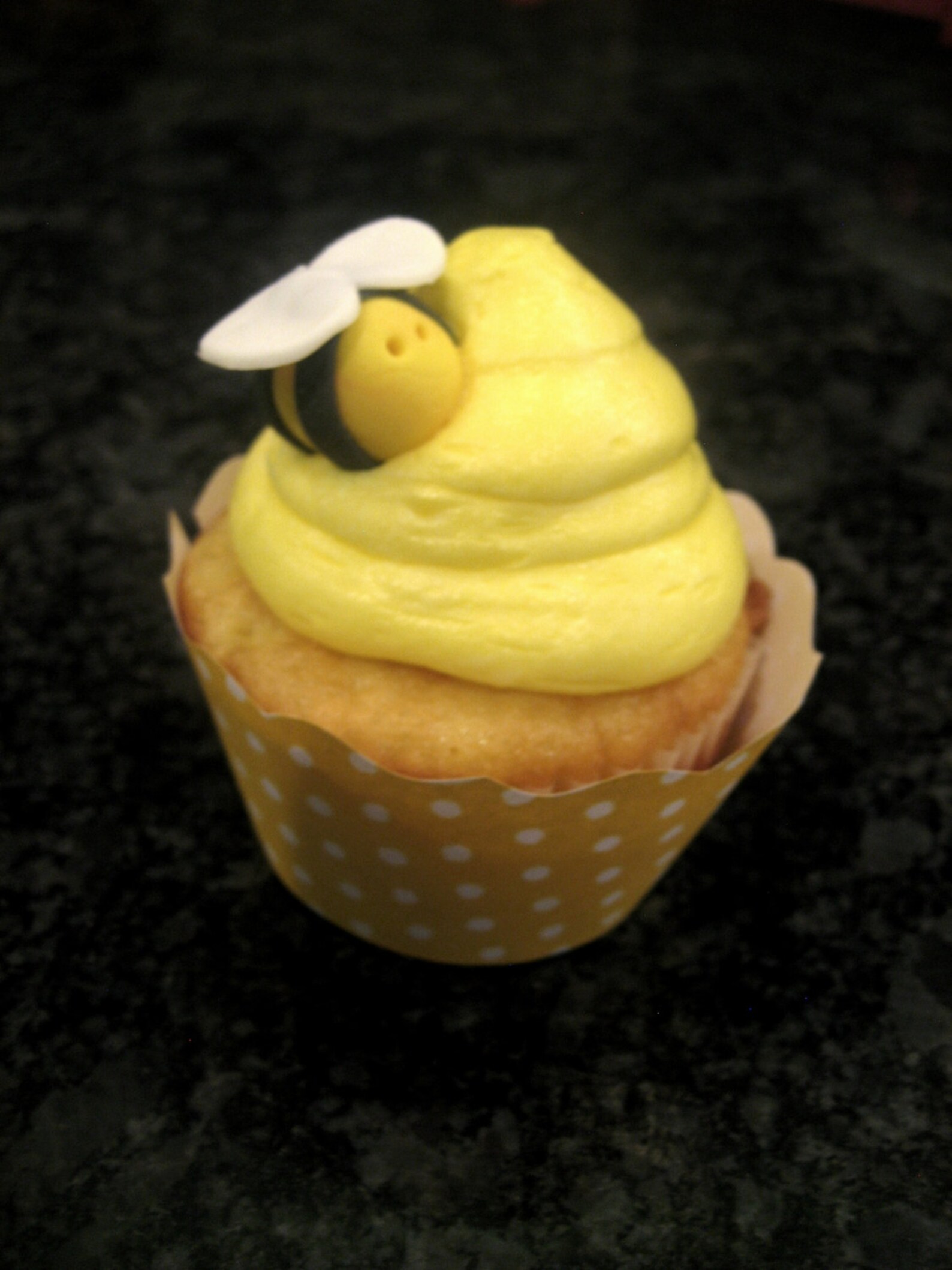 Edible Fondant Bees Bee Cupcake Toppers Bee Cupcake Decor - Etsy