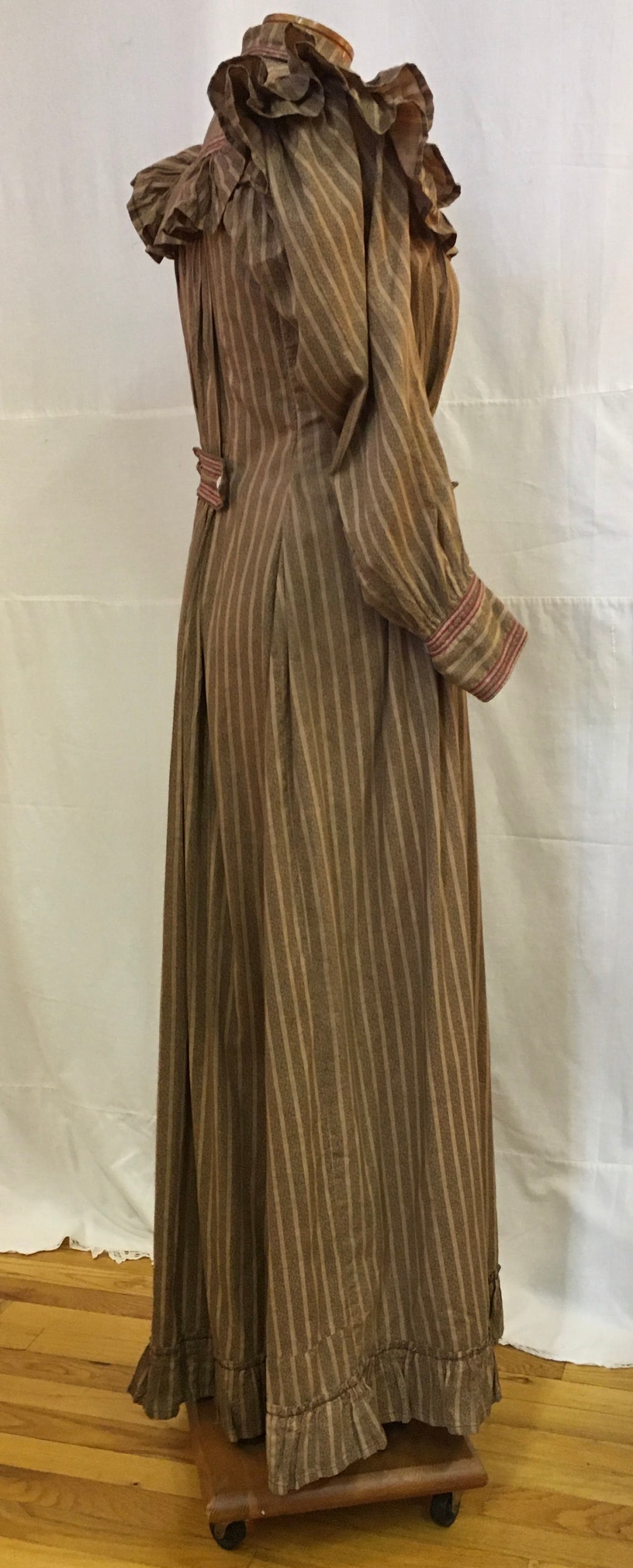 1890s, 34" Bust, Cotton Pink and Black Flowered Striped Wrapper - Etsy