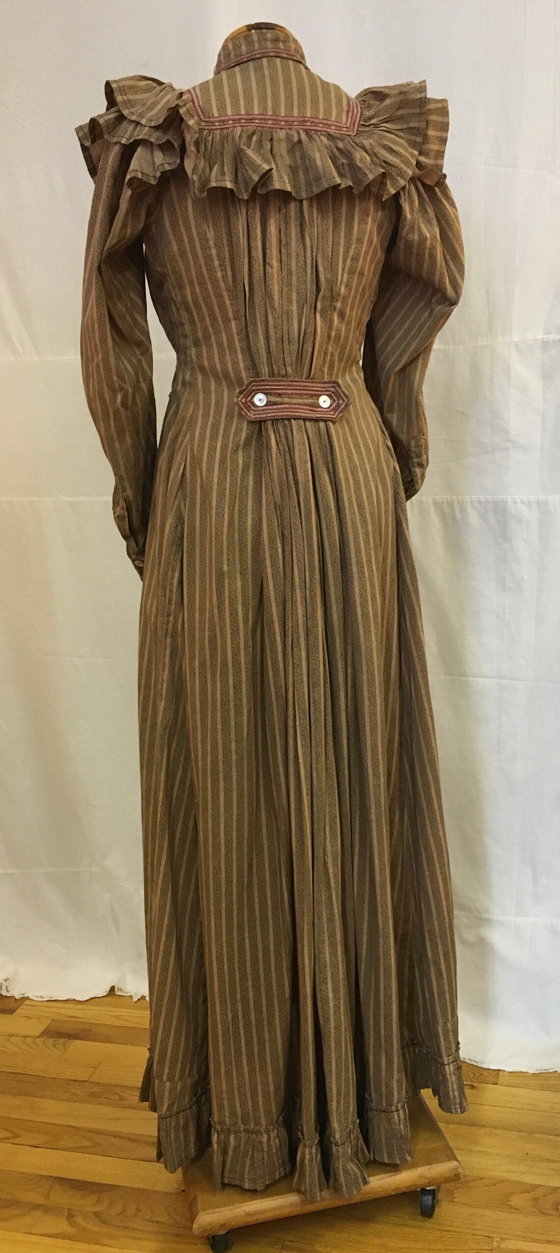 1890s, 34" Bust, Cotton Pink and Black Flowered Striped Wrapper - Etsy