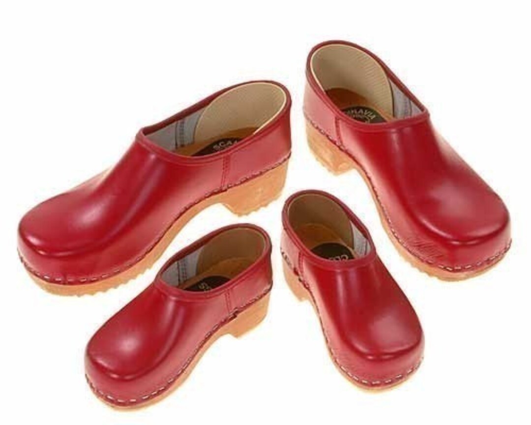 Closed Clog Red - Etsy