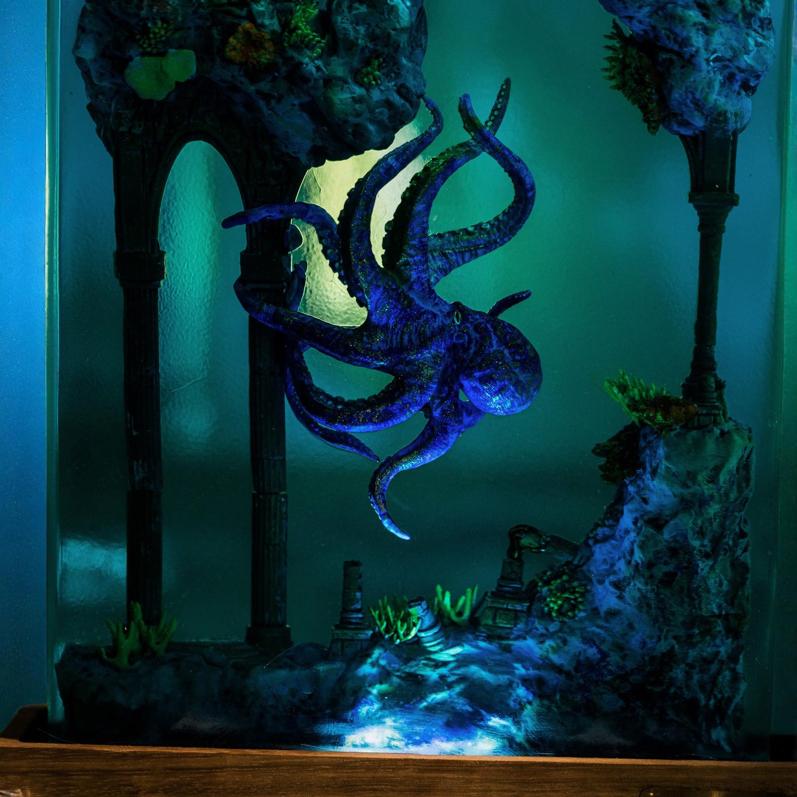 Ocean Adventure Resin Lamp – Scuba Diver Lamp, Octopus and Shark Epoxy ...