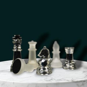 Medium Crystal Glass Chess Set With Classic Design 25x25 Cm Elegant ...