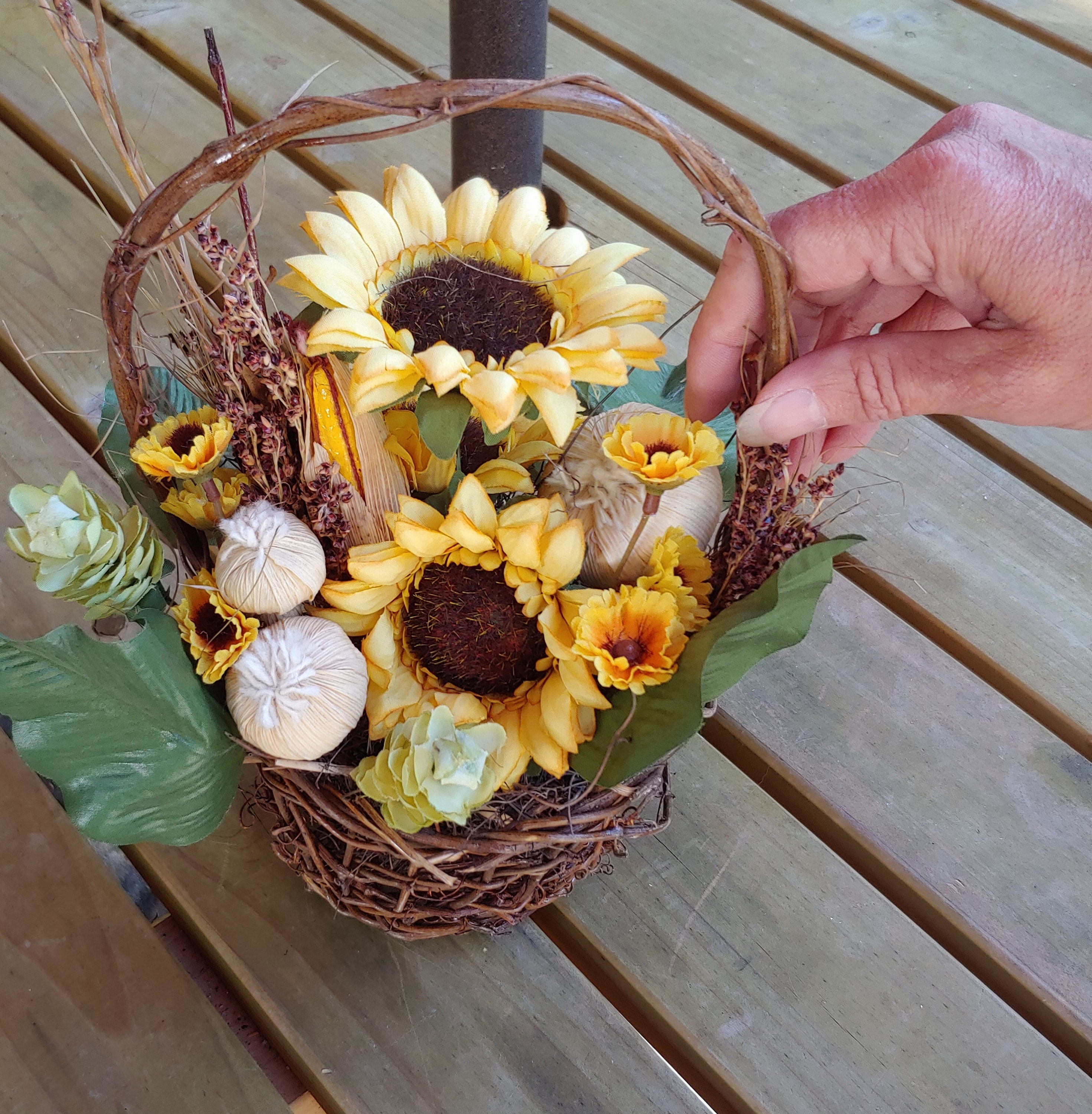 9 In. Silk Grapevine Basket W/bulb Sunflowers Leaves Ready - Etsy