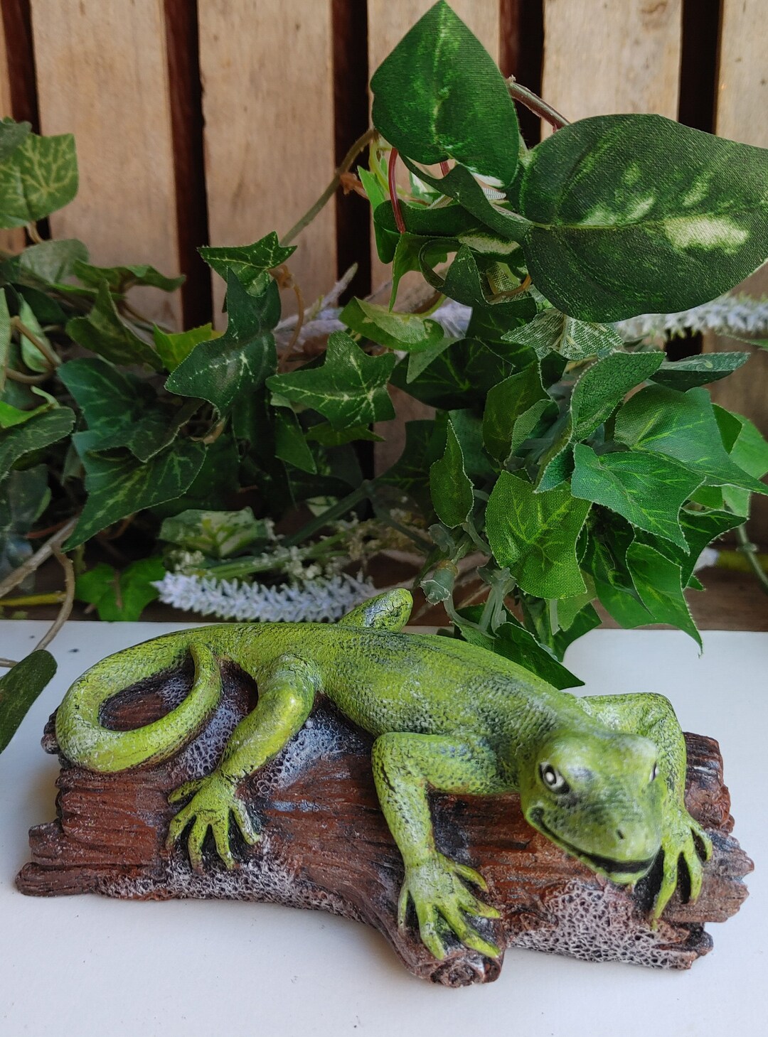 Lizard, Gecko on a Log, Cement Figurine, Cement Lizard, Concrete Gecko ...