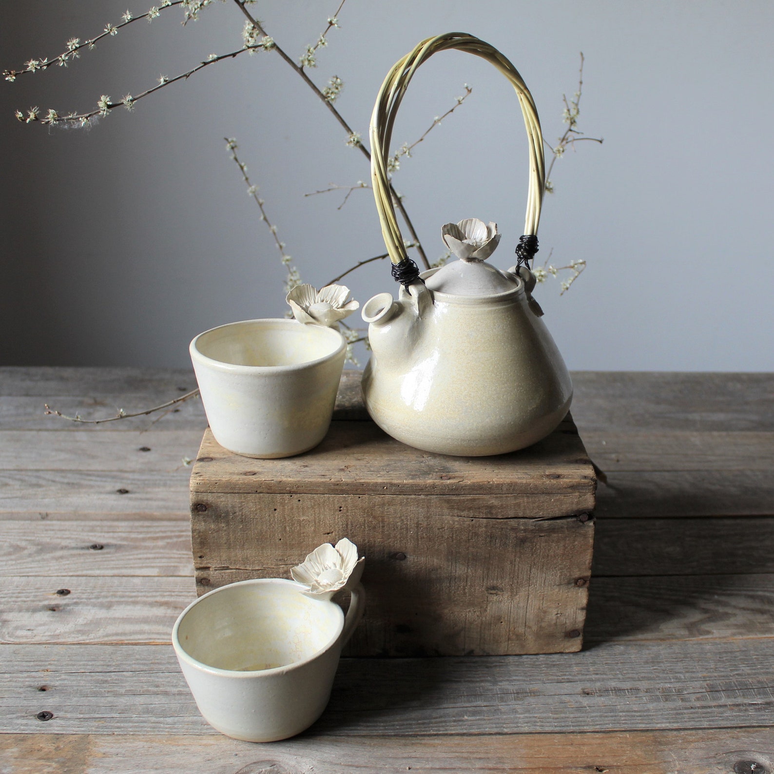 Set Anemone teapot and two stoneware cups | Etsy