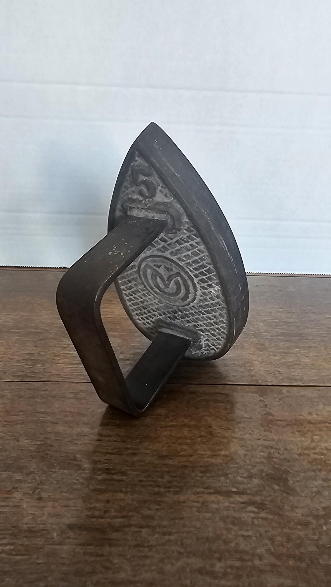 Antique Cast Iron Sad Iron – Vintage Heavy Flat Iron With Ornate Base ...