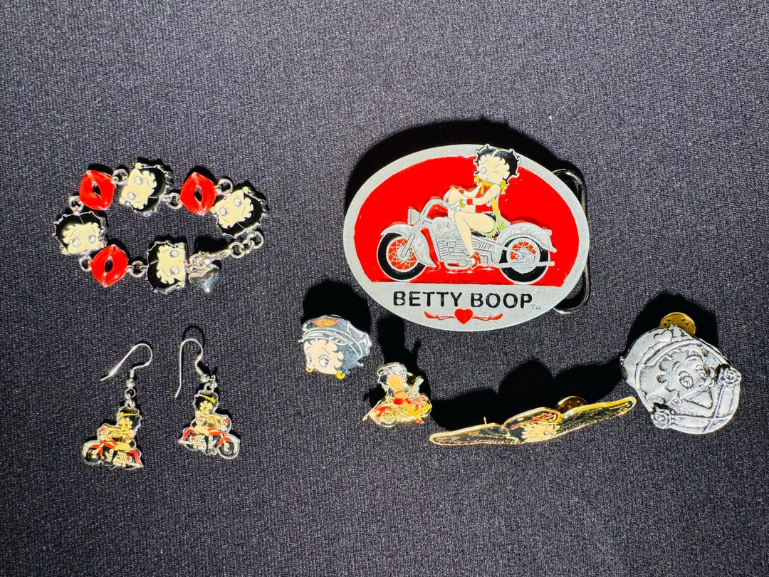 Fabric Chalk Betty Boop Police Officer Metal Belt Buckle Dressmakers Chalk