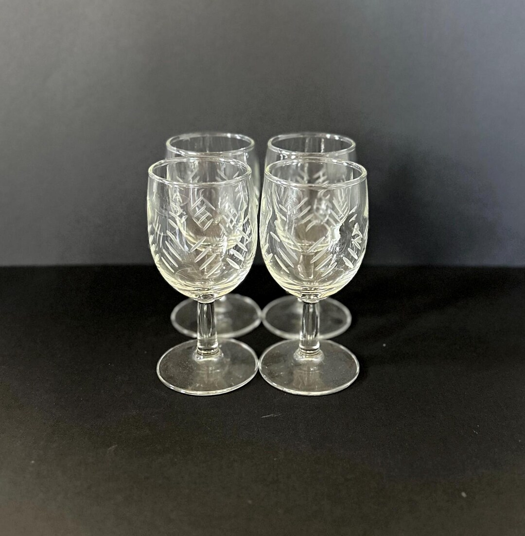 Vintage Etched & Stemmed Wine Glasses - Set of 4 - Etsy