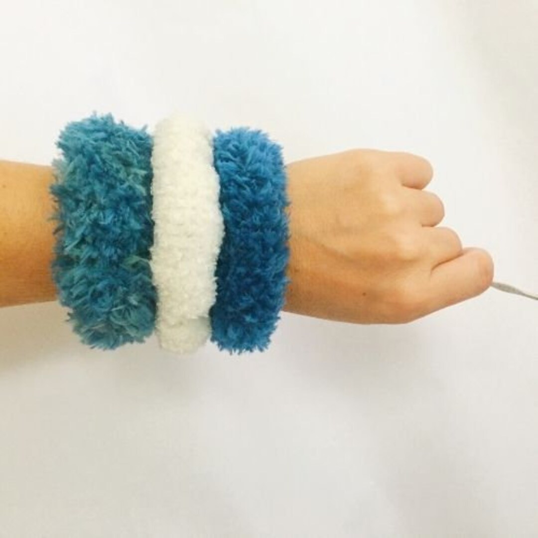 DIY Faux Feather Scrunchies Crochet Pattern Easy Pattern DIY Scrunchies ...