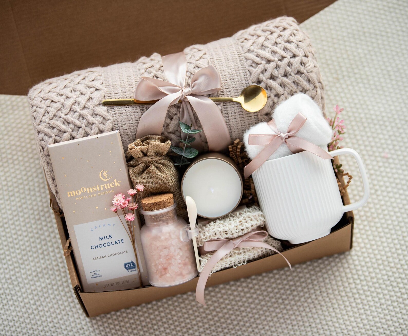 Luxury Gift Basket for Women, Cozy Gift Box With Blanket, Socks, Candle ...