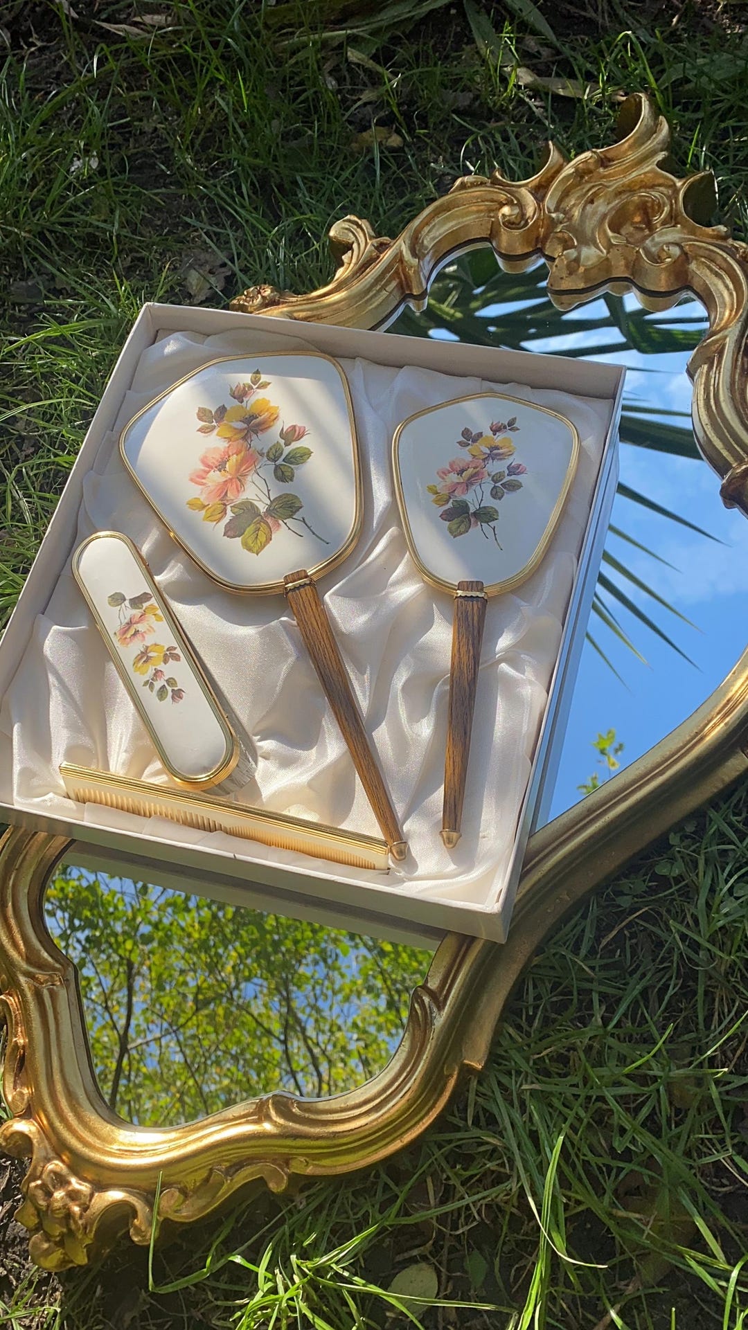 THE WOOD FAIRY - Vintage Regency Wooden Hollywood Style Vanity Set ...